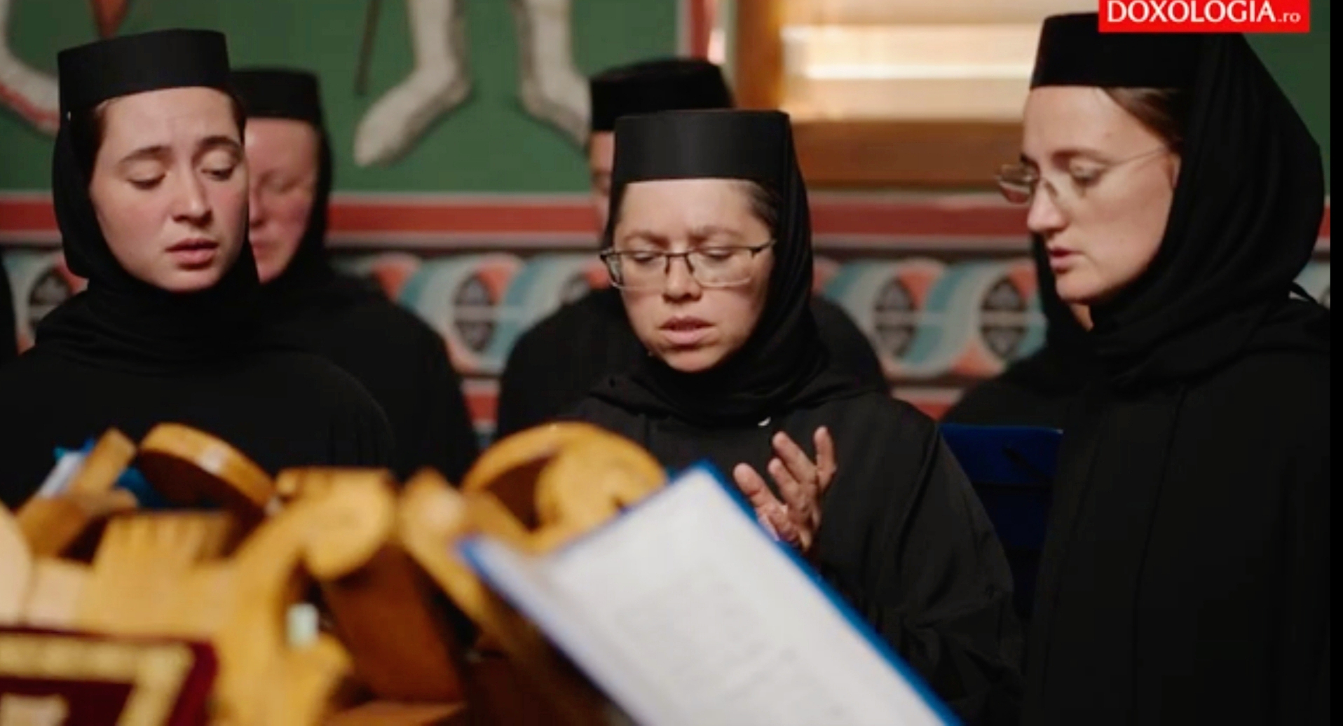 CORUL MĂNĂSTIRII PALTIN | STIHIRILE SFÂNTULUI PANTELIMON - ATITUDINI ...